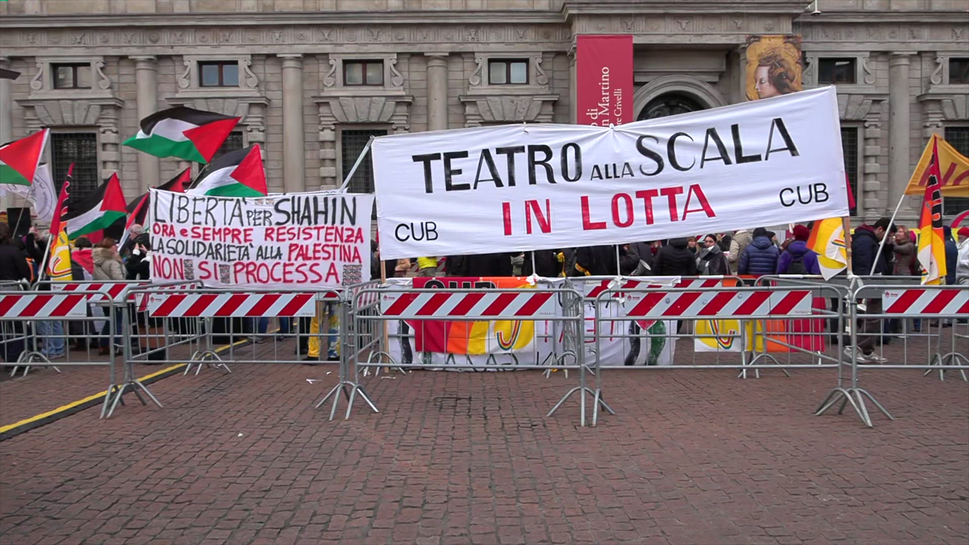 Prima della Scala, palestinesi in piazza: slogan pro 7 Ottobre - Local Team